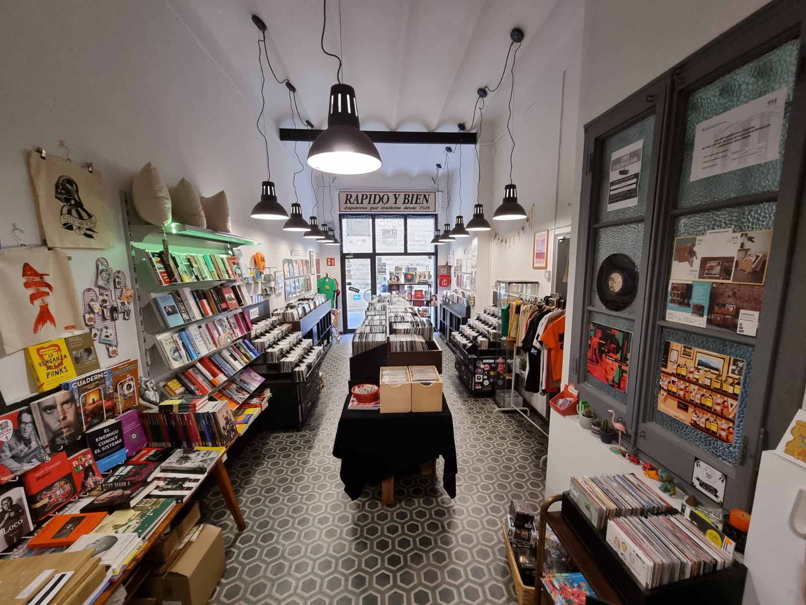 Tienda física - El Genio Equivocado, La Botiga